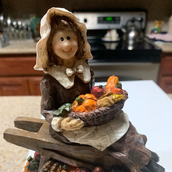 Holiday | Vintage Traditional Dress Pilgrim Woman Carrying Thanksgiving ...